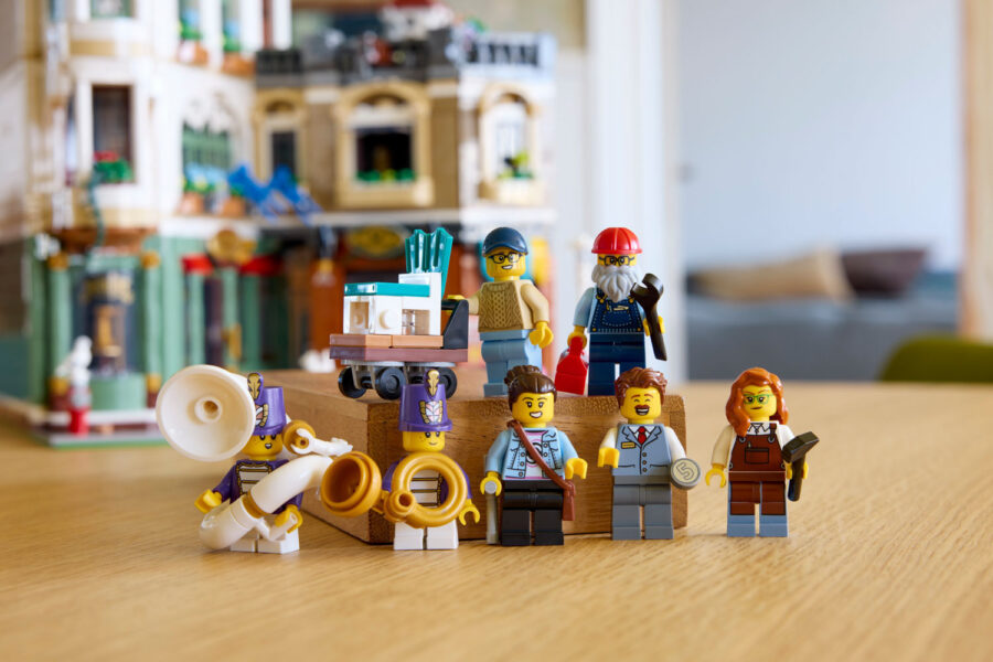 LEGO Icons Shopping Street Modular for January 2026 Revealed