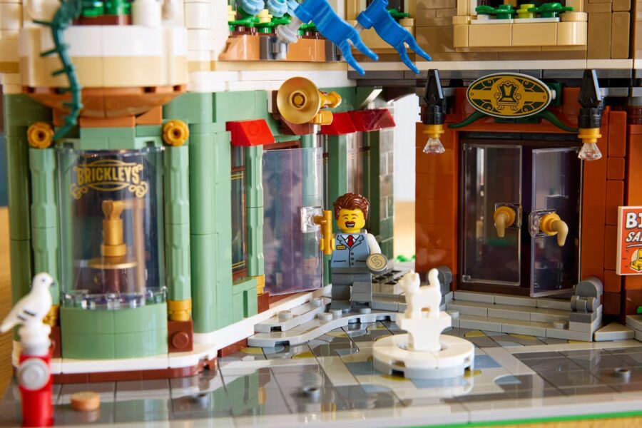 LEGO Icons Shopping Street Modular for January 2026 Revealed