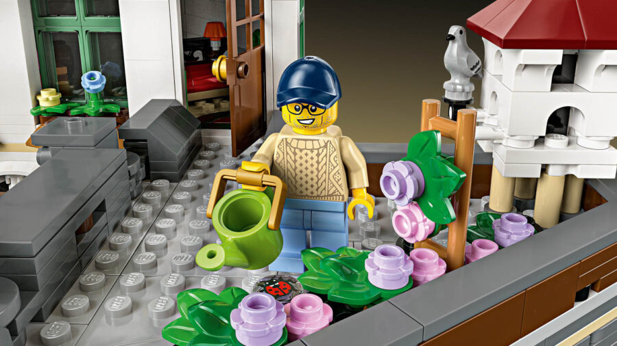 LEGO Icons Shopping Street Modular for January 2026 Revealed