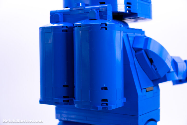 Review: LEGO Up-Scaled Blue Spaceman Minifigure (40921)